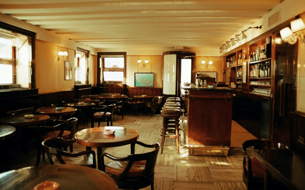 Visiting Harry's Bar Venice: Bellini, Prices & What to Expect